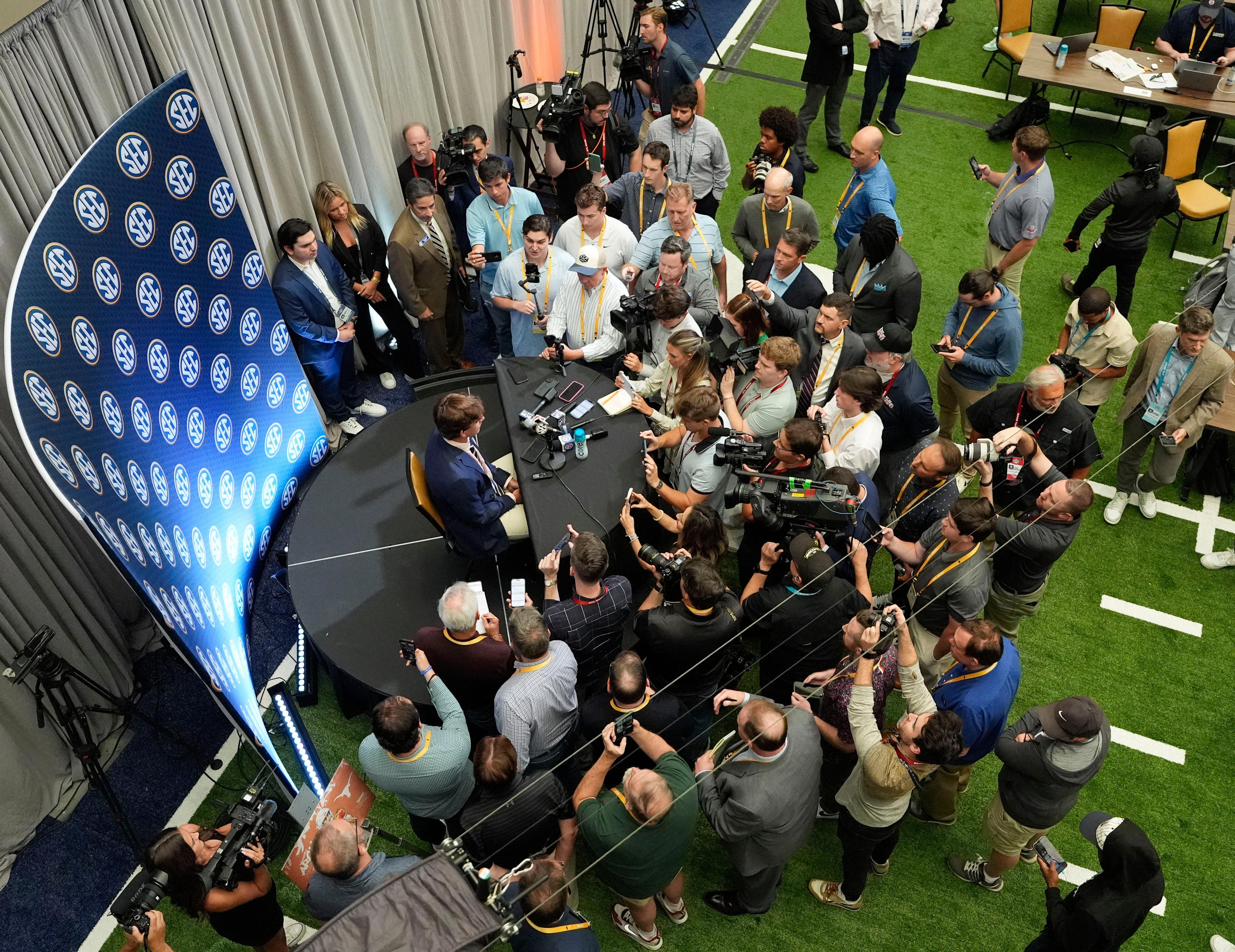 Texas Longhorns QB Arch Manning shines in SEC Media Days spotlight