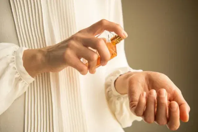Qué significa para la psicología que una persona use perfume todos los días