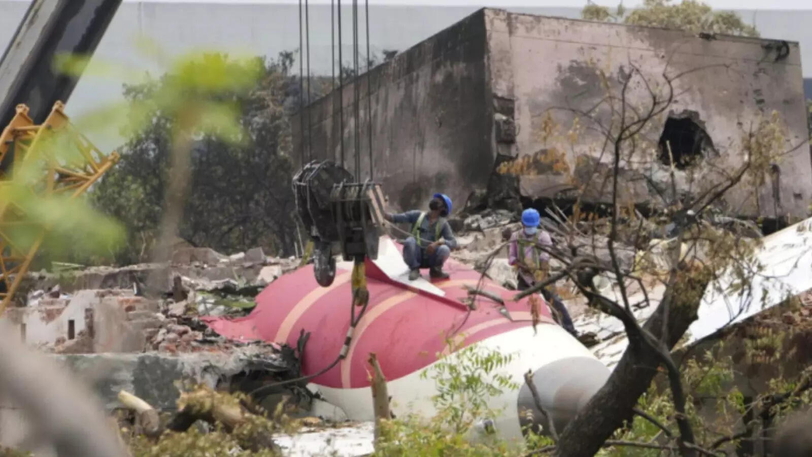 Electrical malfunction could have led to fuel switch cut off before Air ...