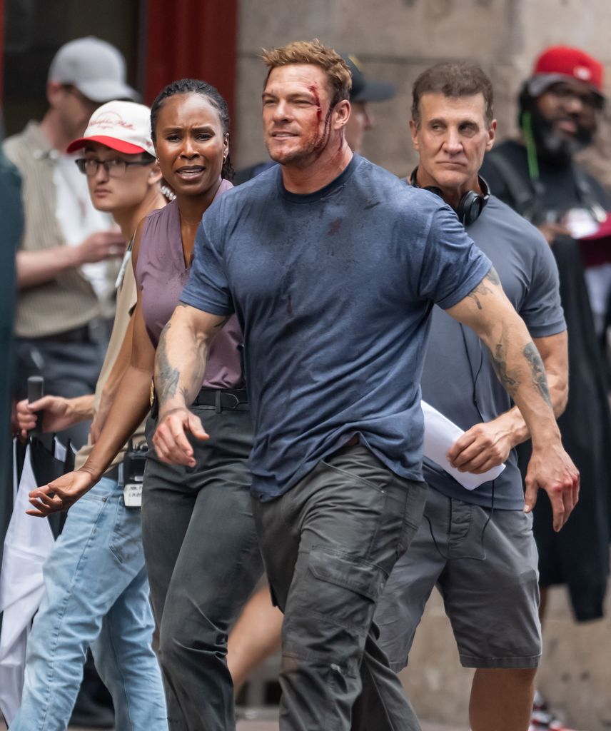 'Gentle giant' Alan Ritchson breaks hearts with latest photos worlds ...