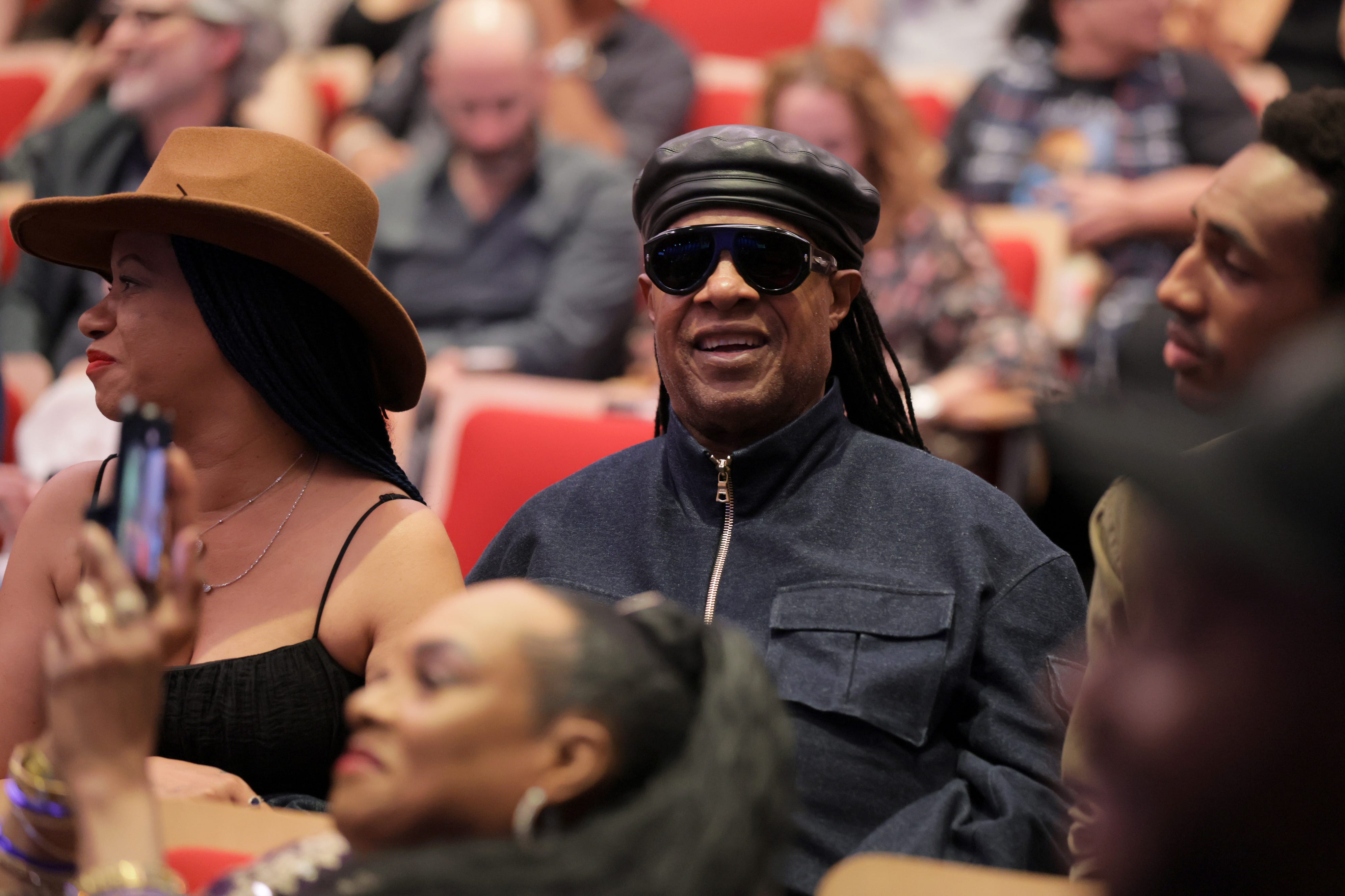 Stevie Wonder addresses rumors of him not being blind at concert