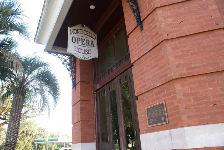 Essential Theatrical Associates brings 'drop dead comedy' to Monticello ...