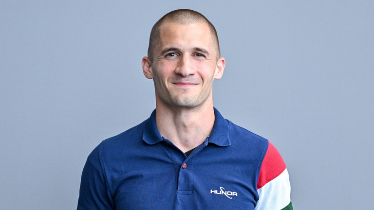 A Földön maradt magyar űrhajós még a boltba is beugrott, hogy rendes ...