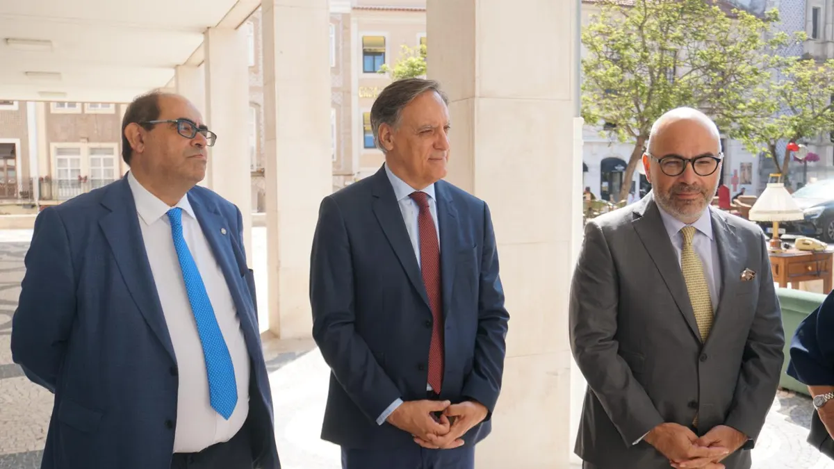 García Carbayo traslada al ministro de Infraestructuras de Portugal la ...