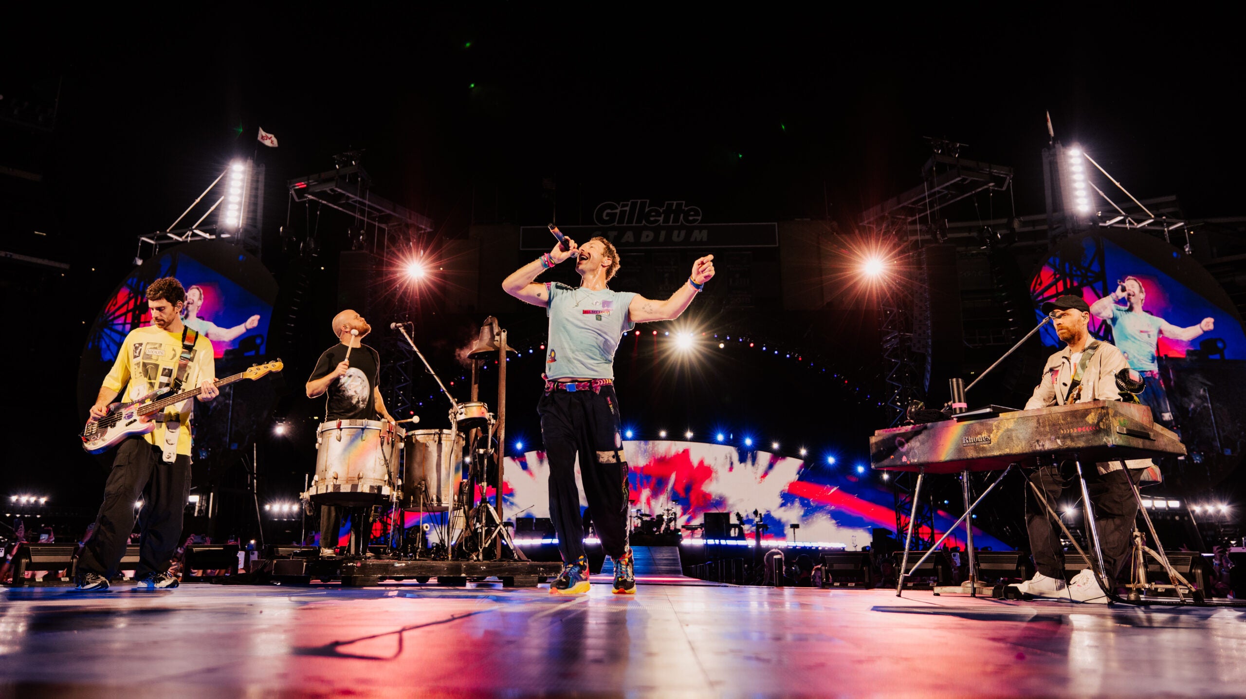 Review & setlist: Coldplay rolls the love (and some weirdness) into ...