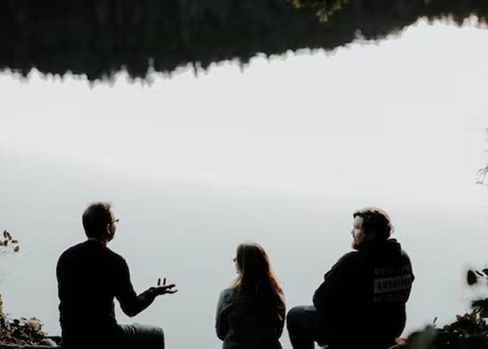 25 “Small, Low-Key Signs” That A Person Is Really Intelligent