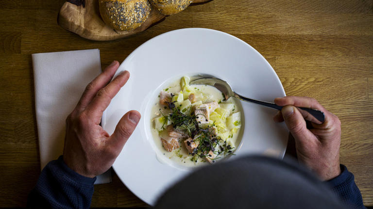 14 Dishes Chefs Never Order At Restaurants