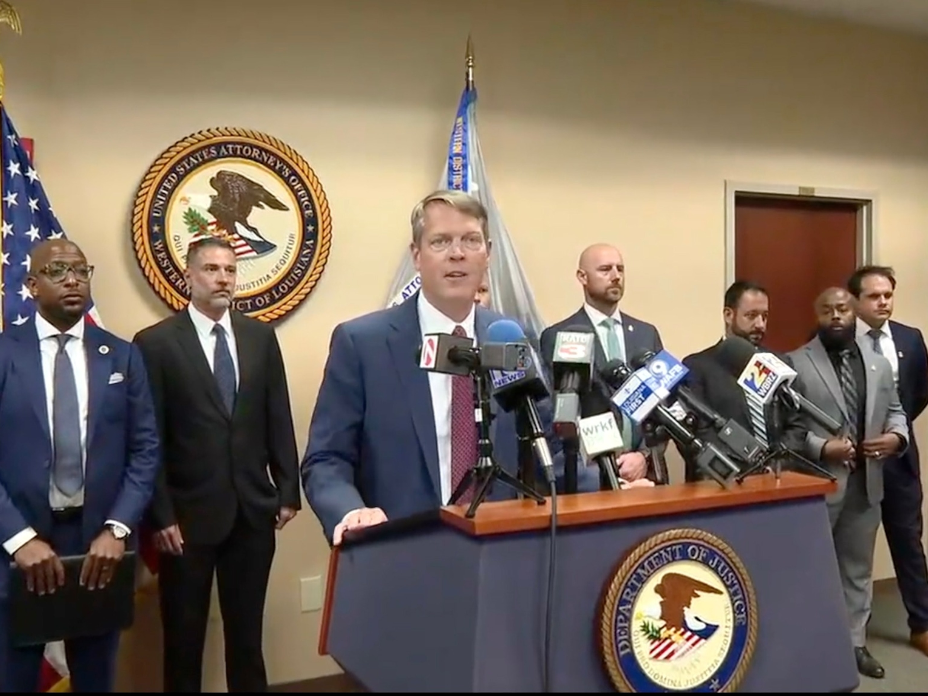 Louisiana cops sold fake robbery reports to immigrants for visas, feds say