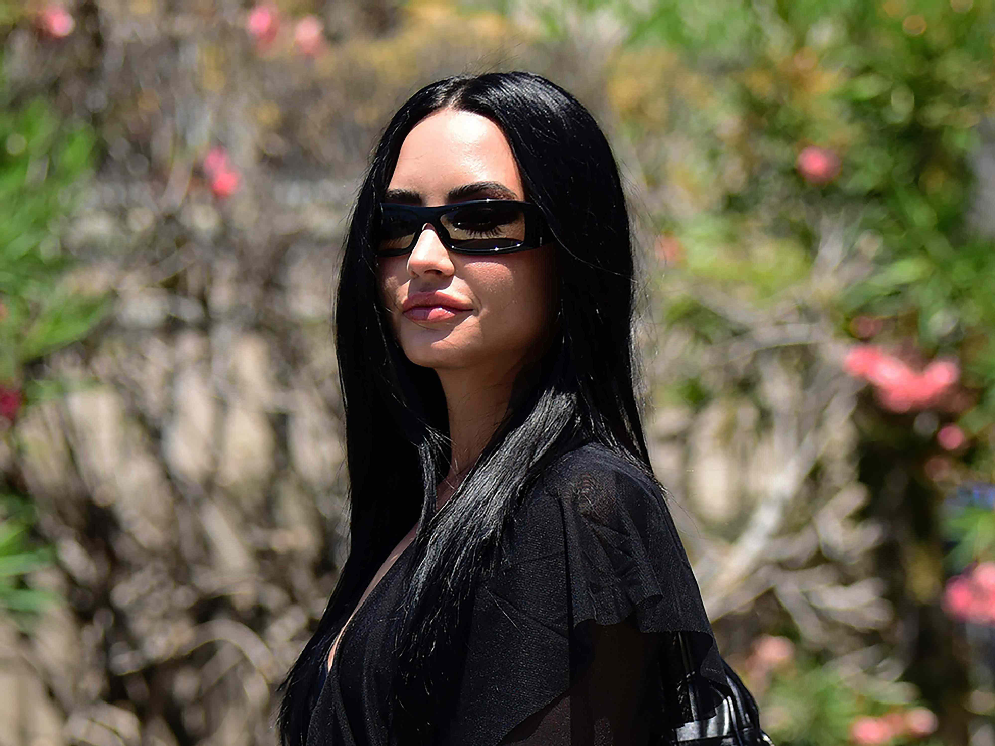 Demi Lovato, 32, and Martha Stewart, 83, Proved This Summer Jean Style ...