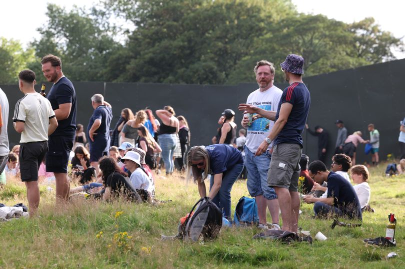 'Gallagher Hill' Lives Forever? Ticketless Oasis fans return to Heaton ...