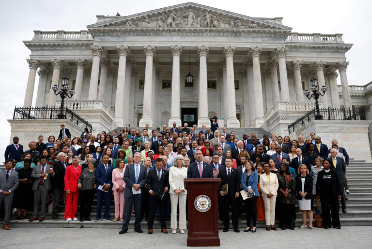 Job approval for congressional Democrats hits all-time low: ‘Flat out ...