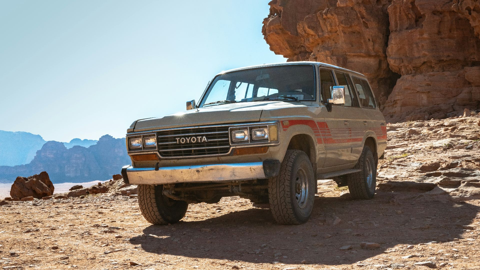 Off-Roading Legends: 20 Cars Perfectly Built For Rough Terrain