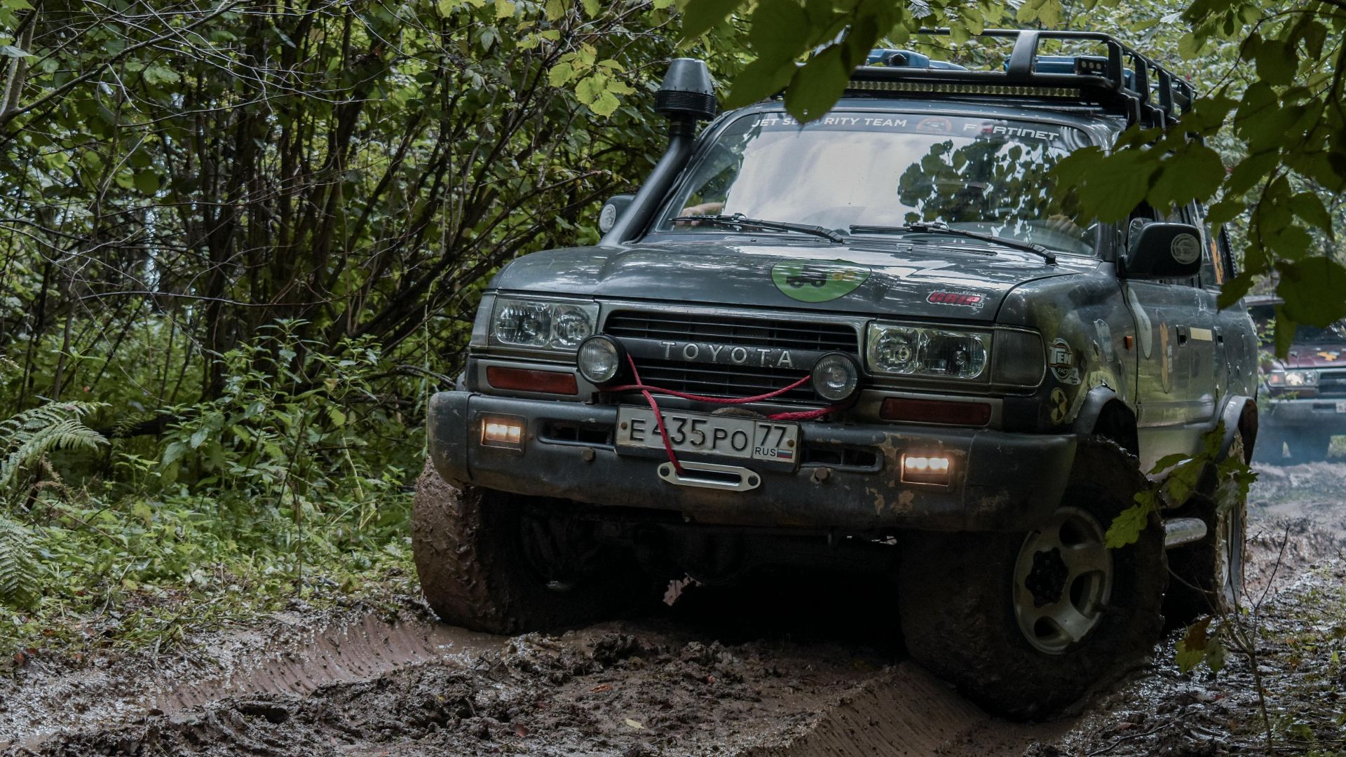 Off-Roading Legends: 20 Cars Perfectly Built For Rough Terrain