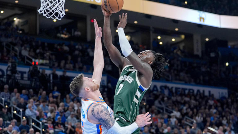 Bucks re-sign Chris Livingston