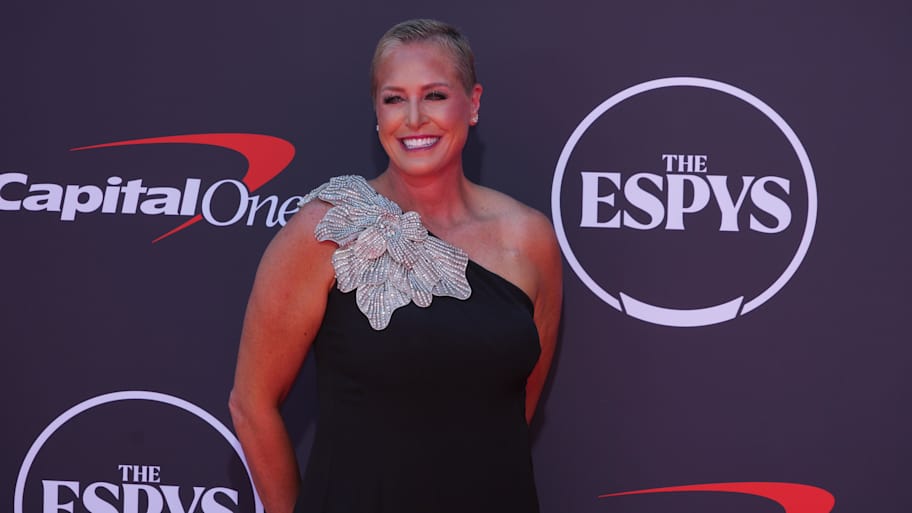 Penn State's Katie Schumacher-Cawley Receives Standing Ovation at the ESPYs