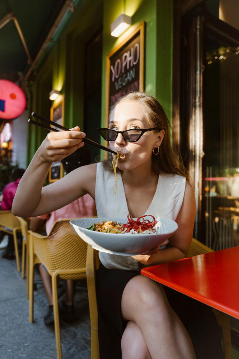 La dieta que sigue el ritmo del sol: el horario perfecto para comer