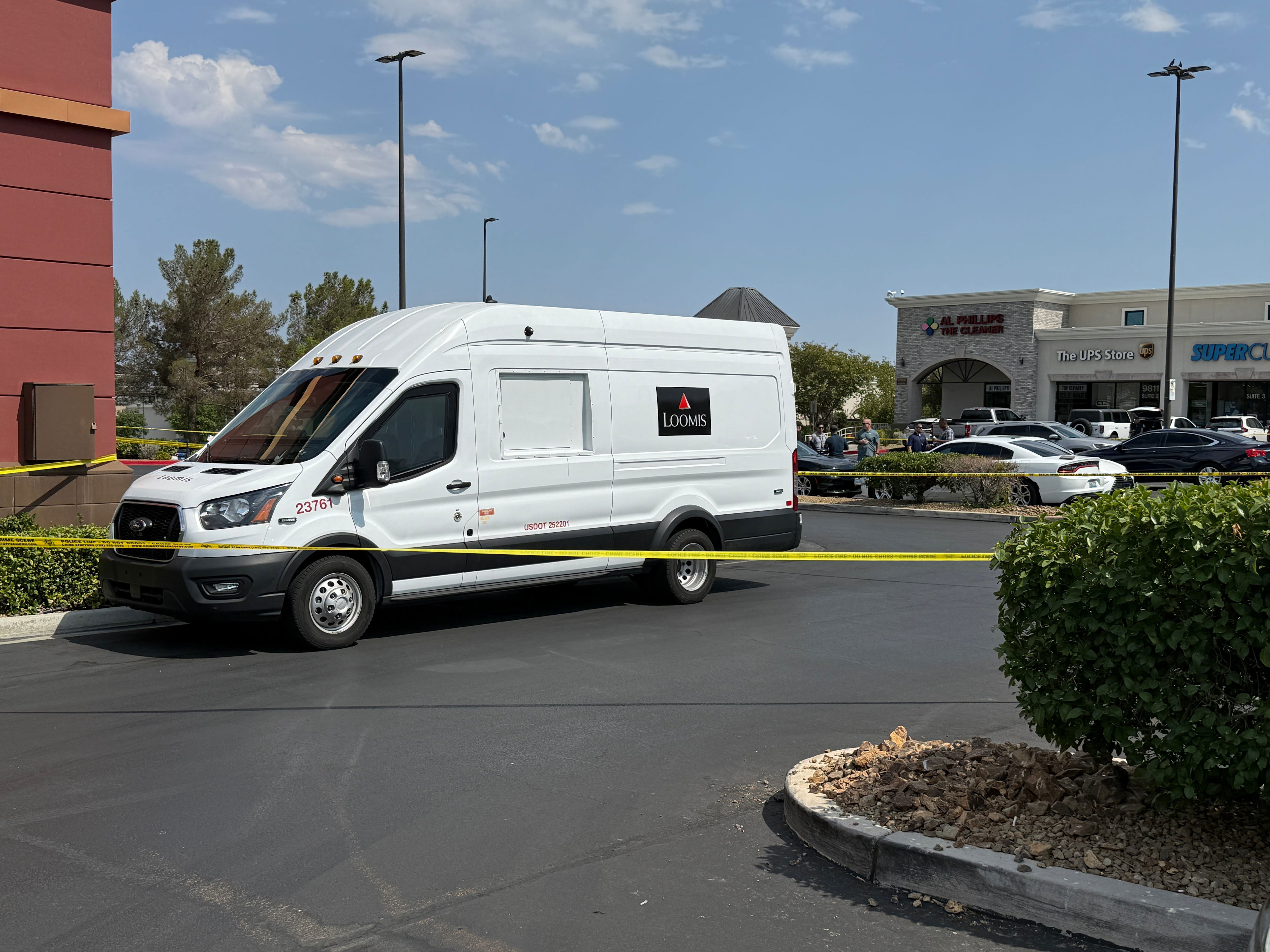 $300K stolen, two armed men on the run after west Las Vegas robbery ...