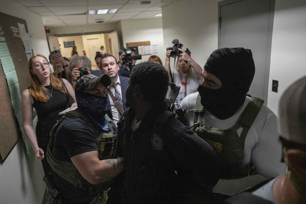 Federal lawsuit seeks to stop ICE agents from arresting people at ...