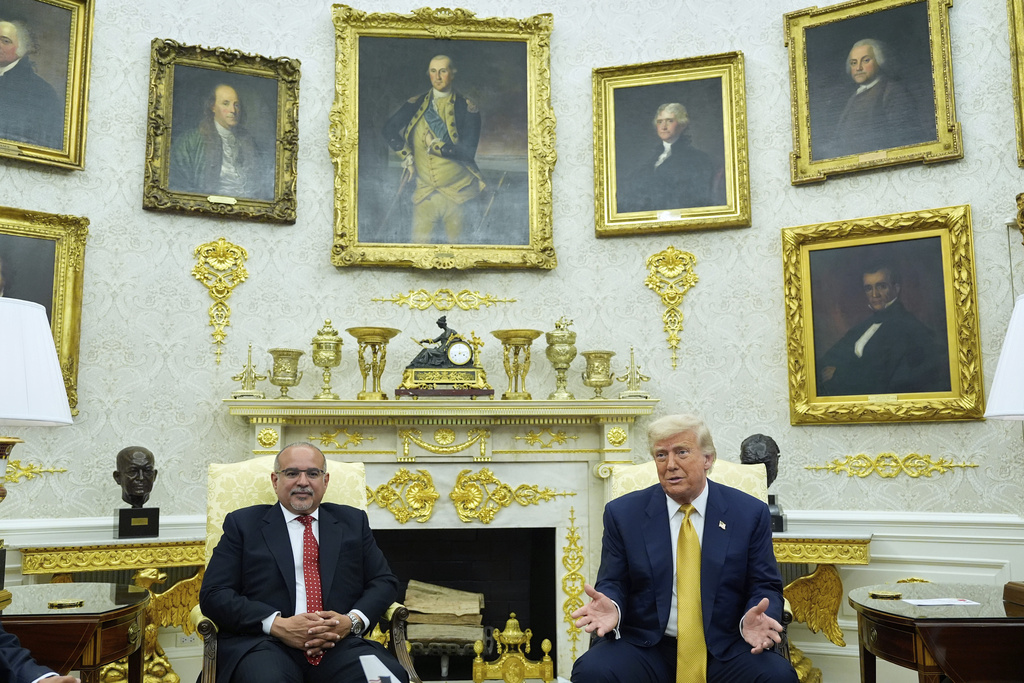 Trump hosts Persian Gulf leaders at White House as new violence raises ...