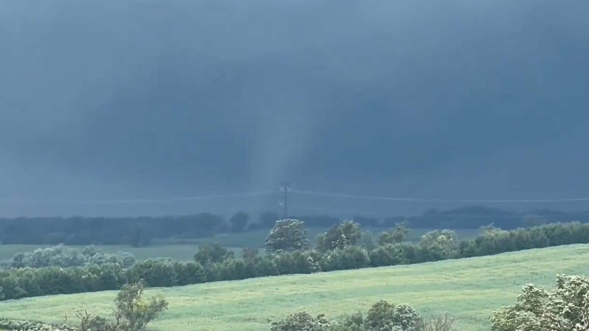 Tornadoes spotted as more than 30 Wisconsin counties face severe ...