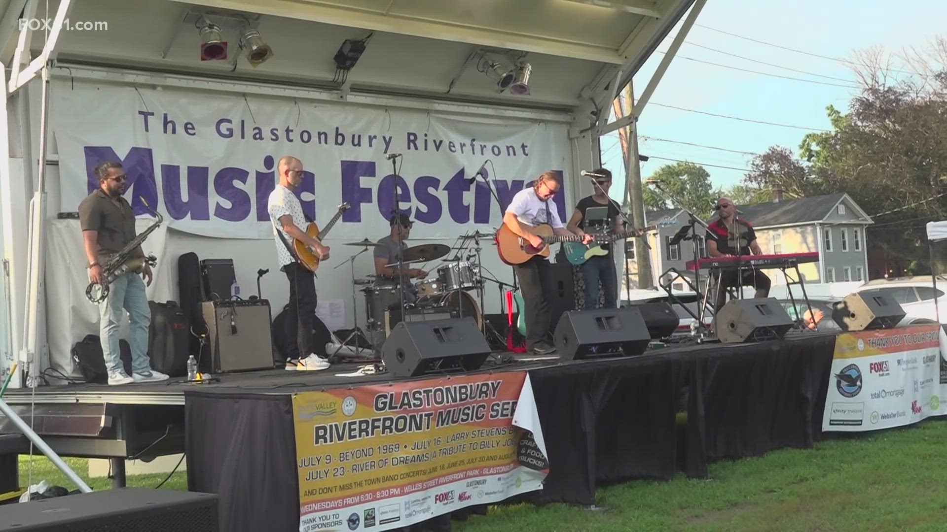 Riverfront Music Series draws crowd outside of Glastonbury community center