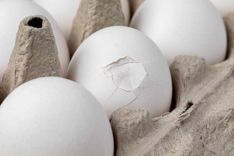 Is it safe to eat an egg with a crack in it?