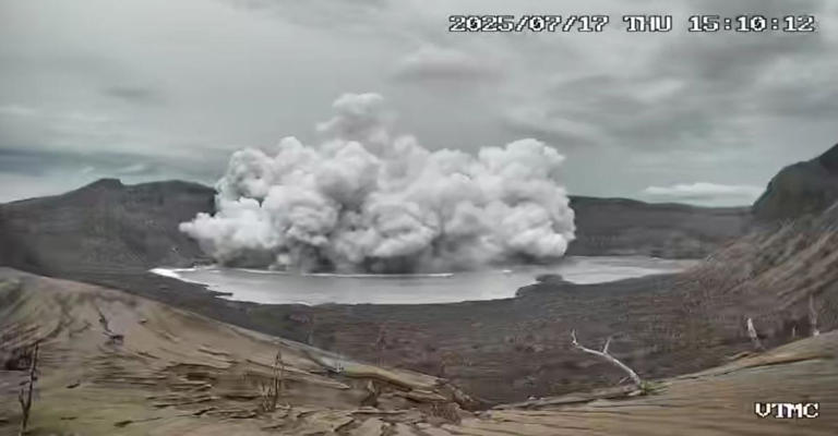 PHIVOLCS: 1 phreatomagmatic eruption, 6 volcanic quakes in Taal Volcano