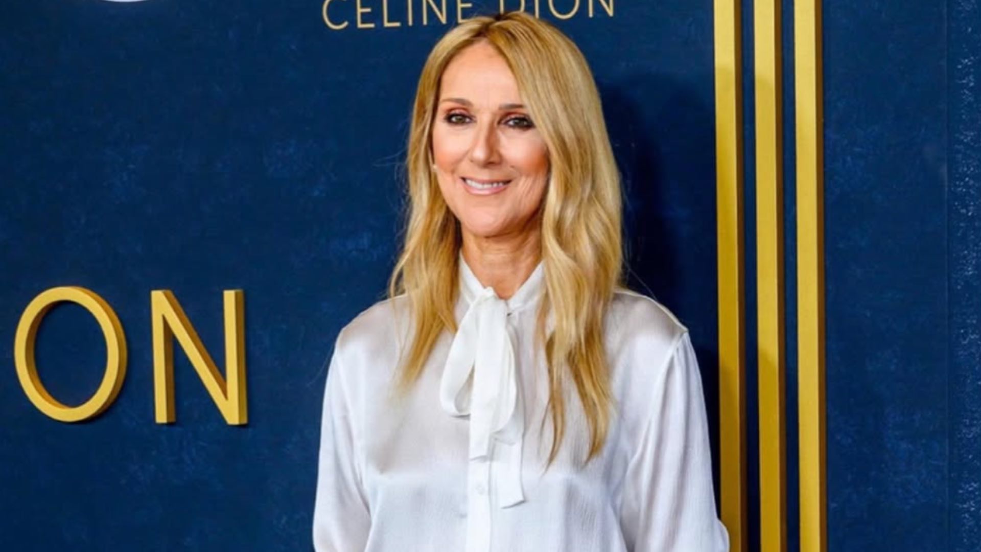 Subliem op 57-jarige leeftijd bewijst Céline Dion dat een zwart badpak ...