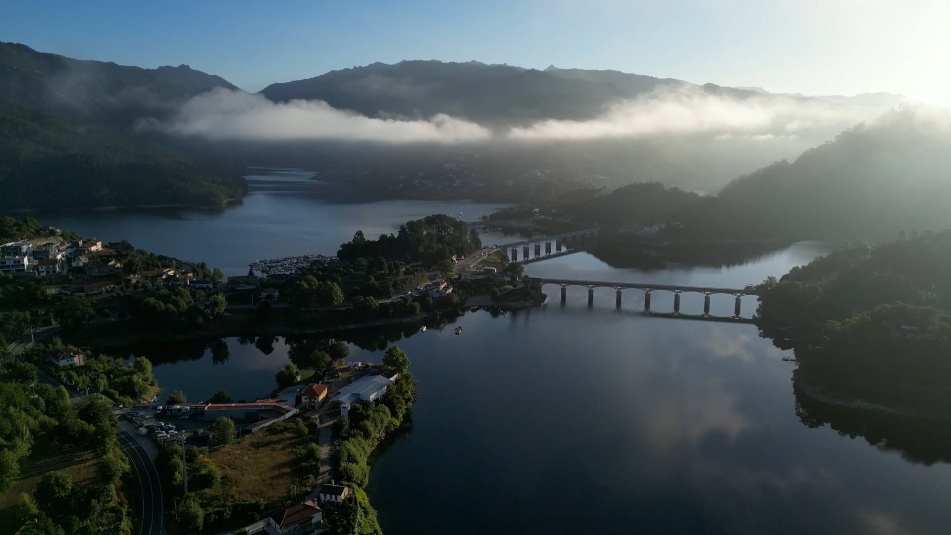 נופי מזל"ט של הפארק הלאומי פנדה-ג'רס, פורטוגל: שבילים עתיקים ומפלים