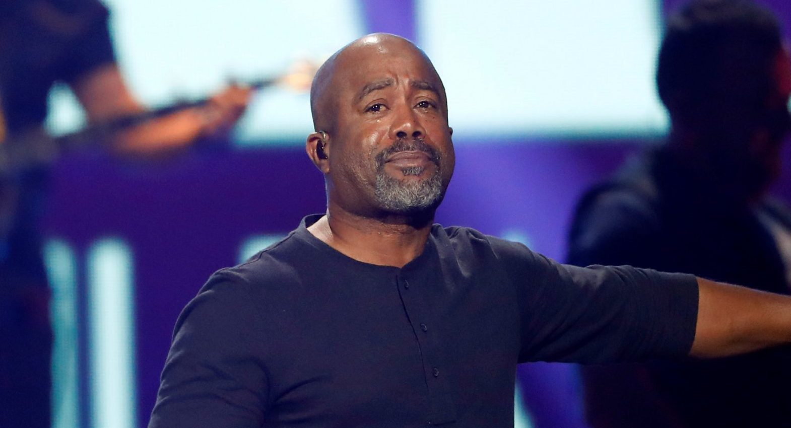 Frontman abruptly ends concert saying he 'can't sing'