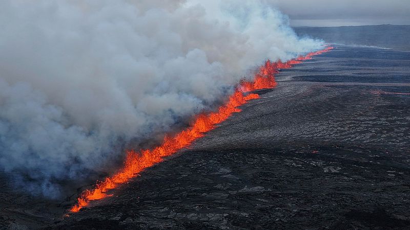 Tourists evacuated after Iceland’s Reykjanes Peninsula hit by 9th ...