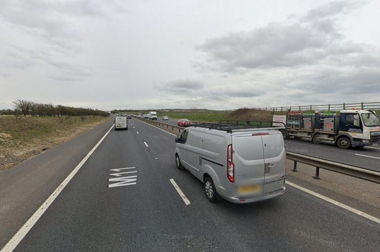 M11 lane closed on Cambs border as drivers face 45-minute delays