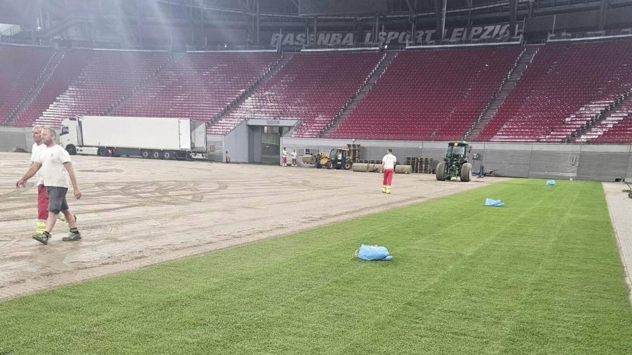 RB Leipzig: Red Bull Arena bekommt neuen Hybrid-Rasen - News vom 17.07.2025