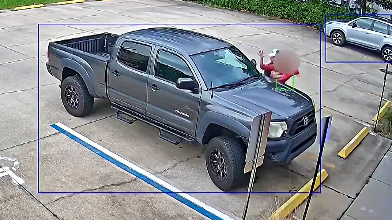 DISTRESSING: Woman fights off abduction attempt after stopping robbery ...