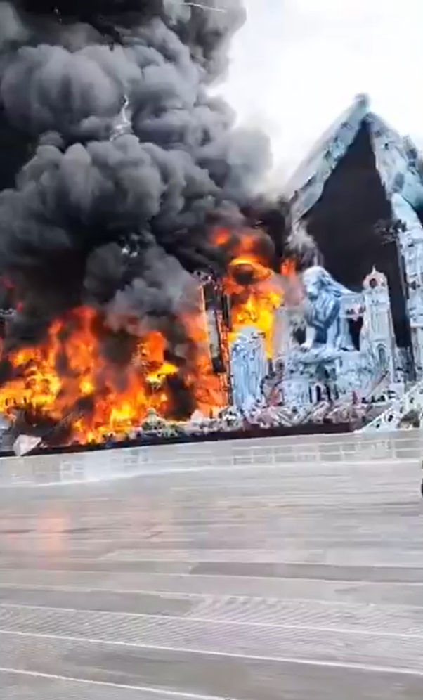 สรุปเหตุการณ์ ไฟไหม้ Tomorrowland 2025 เทศกาลยังไปต่อแม้ไม่มีเวทีหลัก!