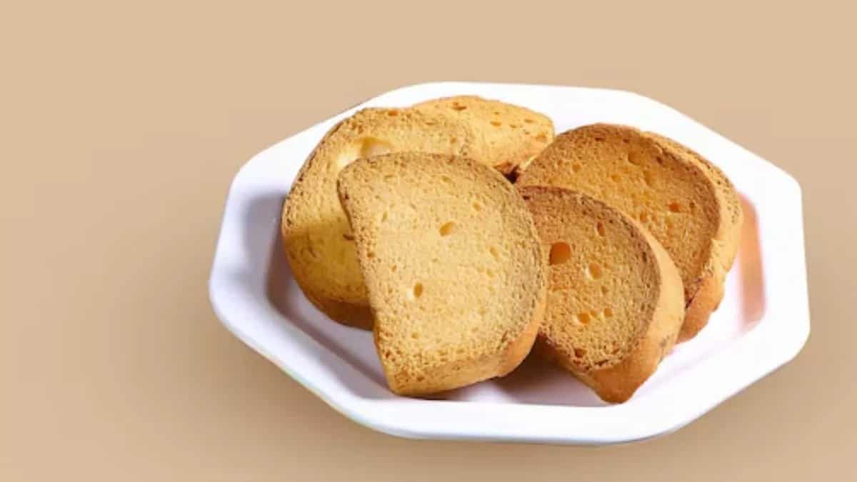 OTG-Baked Telebhaja, Spiced Rusks And More Bengali Snacks