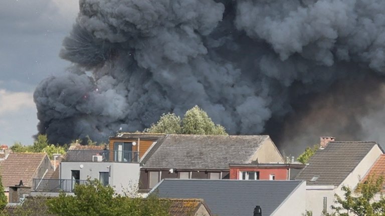 Hiába égett porig az ikonikus nagyszínpad, özönlenek a fesztiválozók a ...
