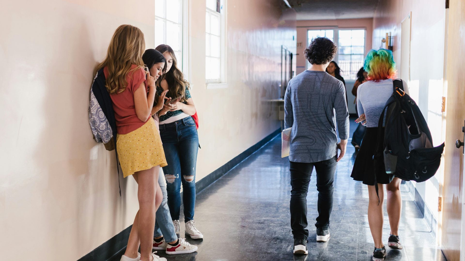 Au Royaume-Uni, des « cours de misogynie » obligatoires pour ...