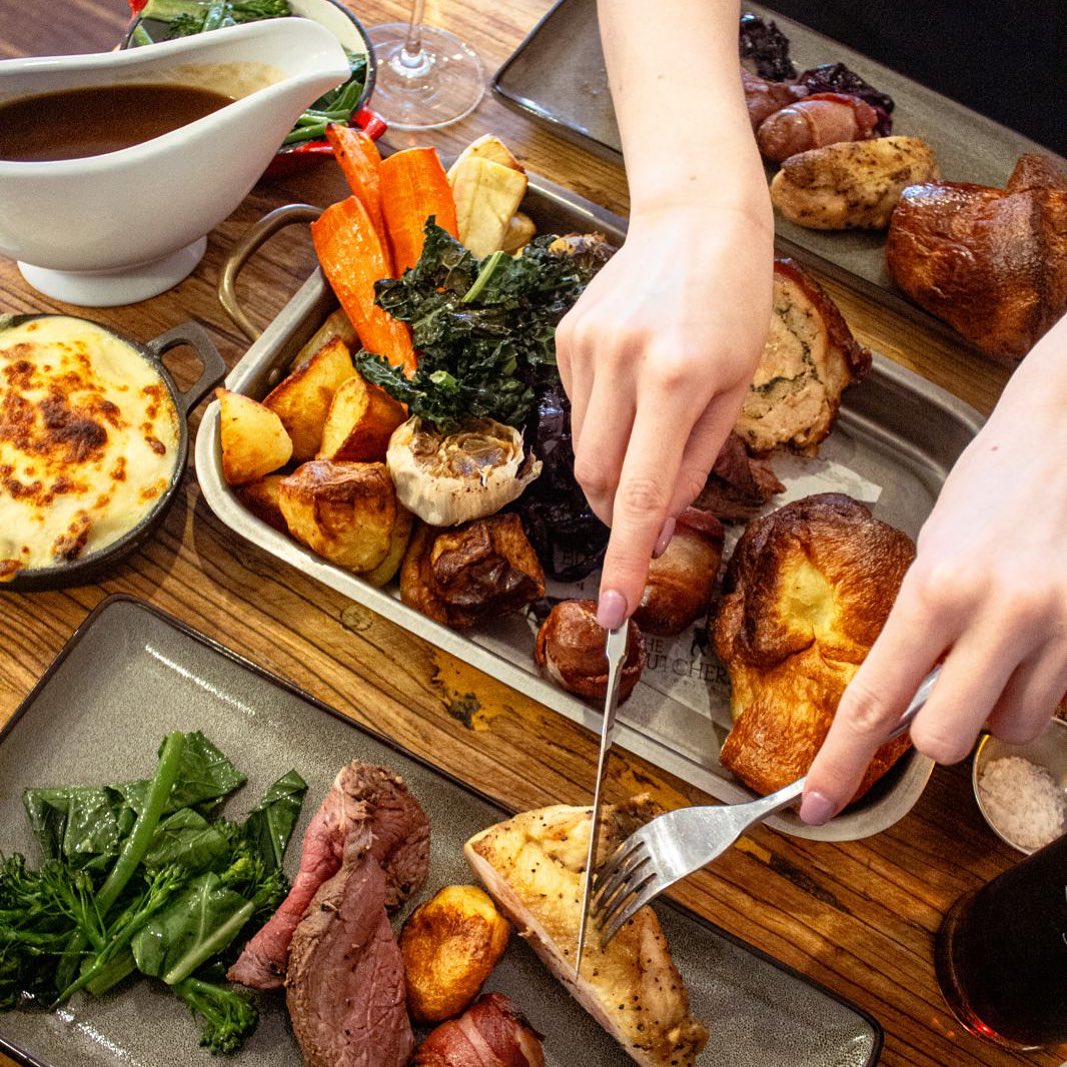 Bar near Nottingham launches ‘Mega Roast’ with unlimited trimmings - so ...
