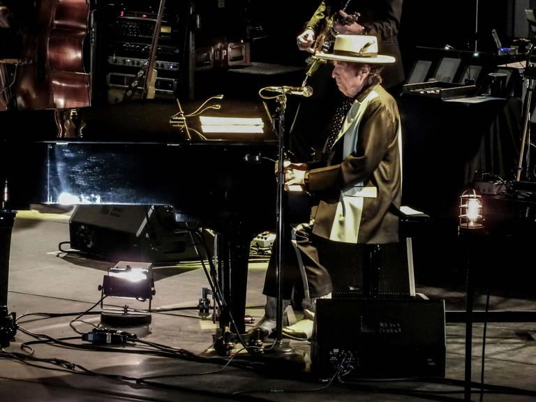 Vorverkauf startet schon bald: Musik-Legende Bob Dylan kündigt Konzert ...