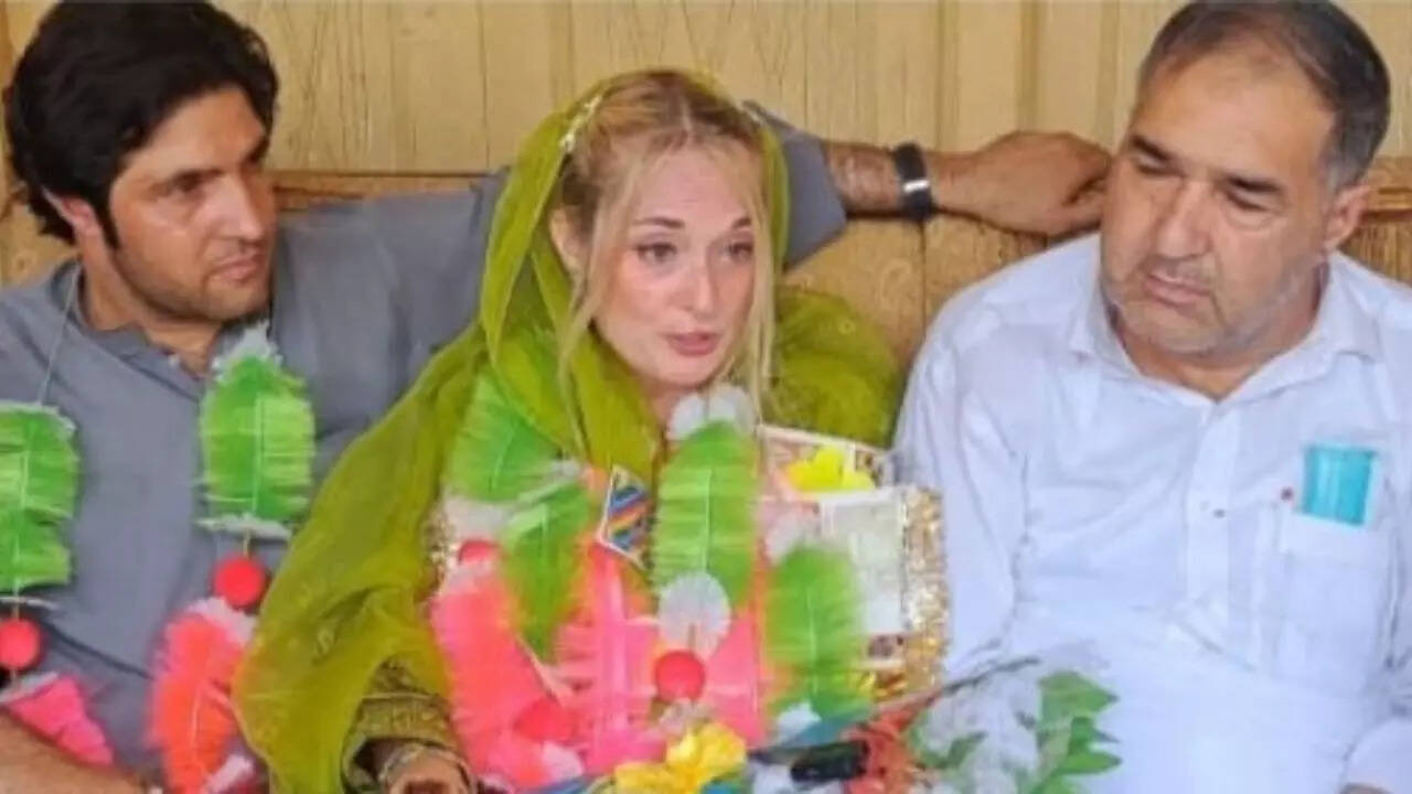 US woman travels to Pakistan to marry man she met online; converts to ...