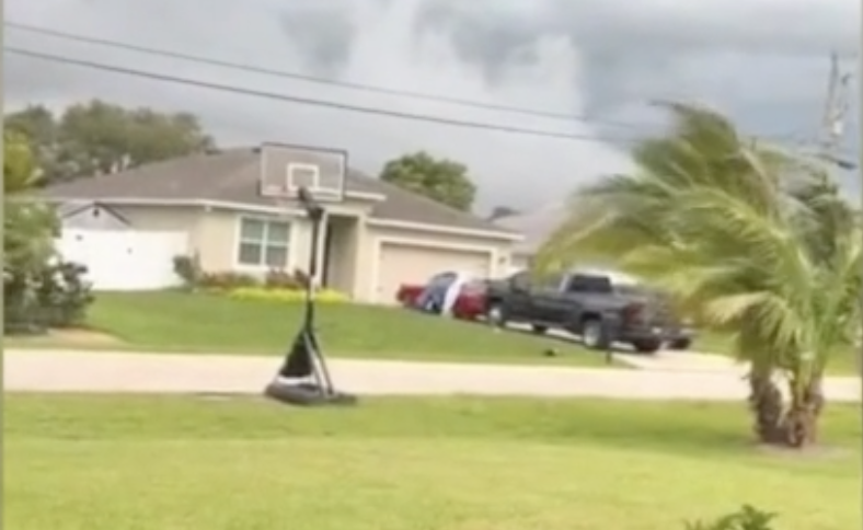 Powerful Winds and Heavy Rain Lash Florida as Storm Persists