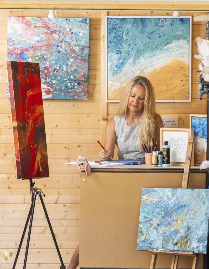 Pic-asho – Artist creates memorial paintings using loved ones’ ashes