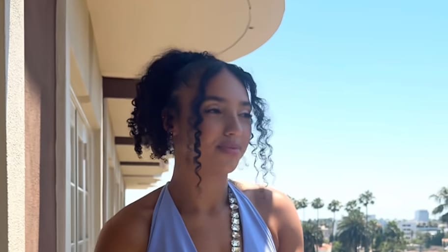 UConn’s Azzi Fudd takes epic flexing photo in dress with Olympic star ...