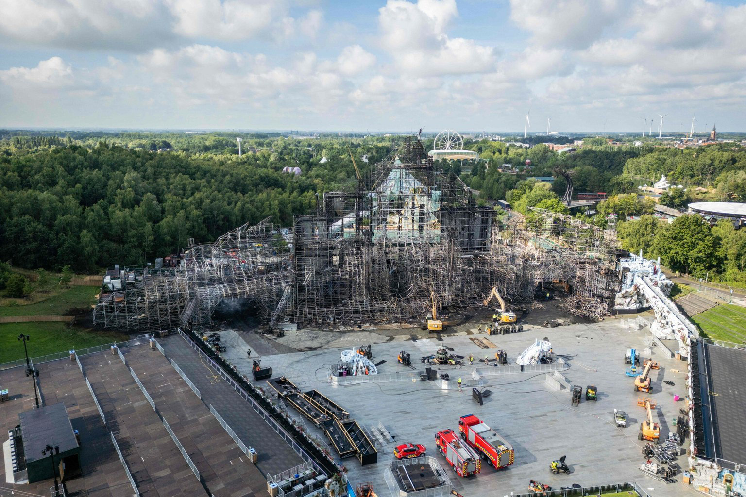 Gigantyczny pożar na Tomorrowland. Nowe informacje Gigantyczny pożar na Tomorrowland. Nowe informacje