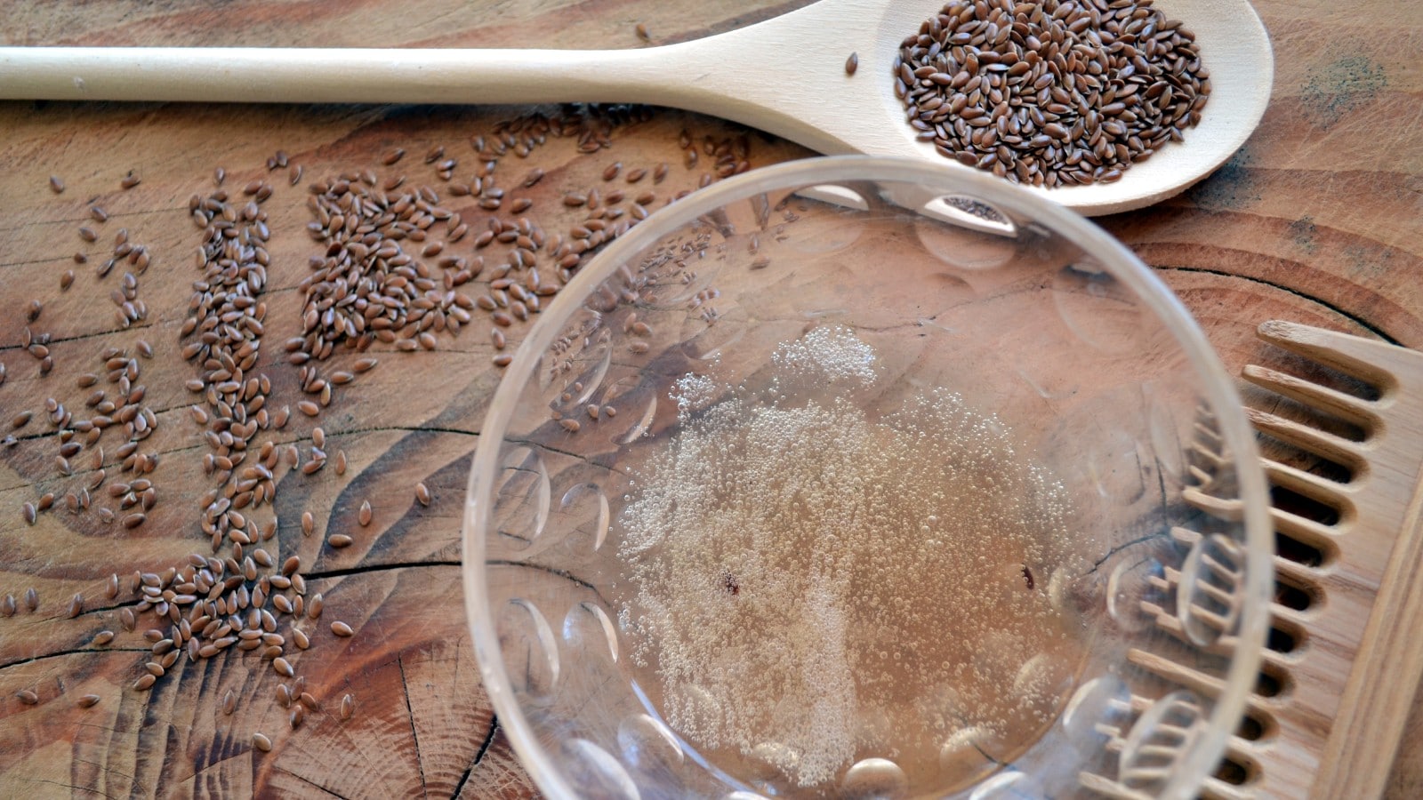 DIY flaxseed gel for hair: A natural way to moisturise and strengthen ...