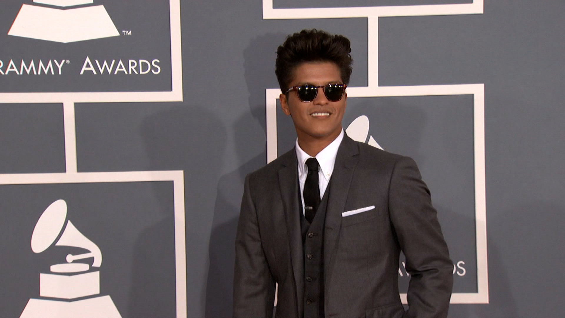 Bruno Mars thanks ROSÉ for 'APT.' collab, “Almost out of debt!”