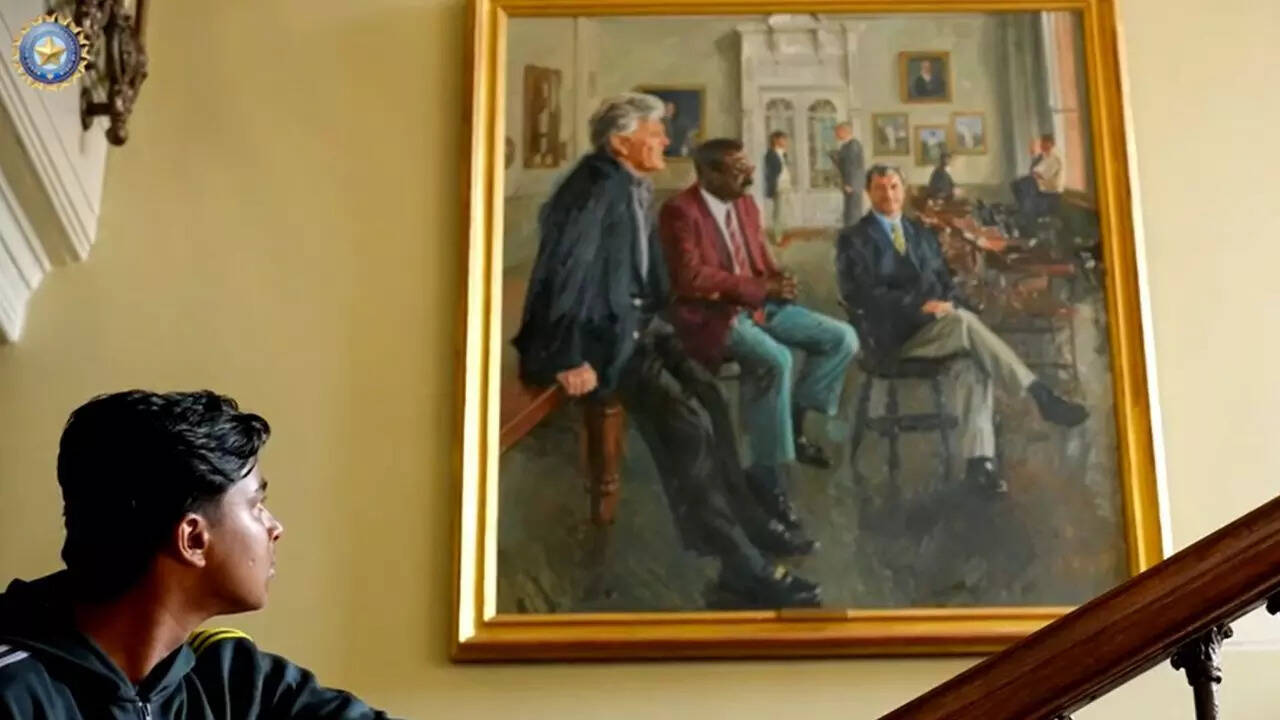 Starstruck! 14-year-old Vaibhav Suryavanshi lost in cricket's greatness ...