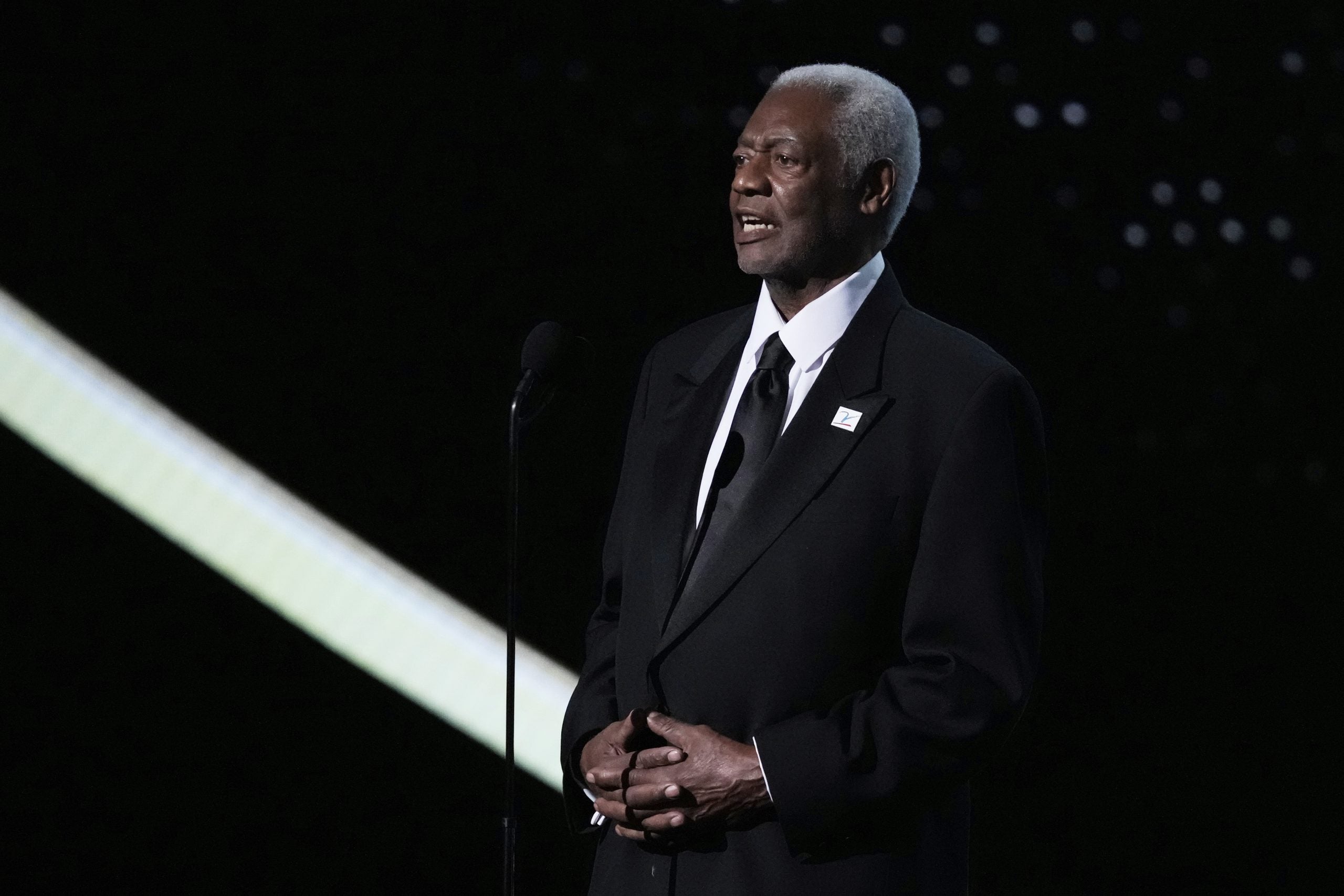 Indianapolis basketball icon Oscar Robertson recognized at 2025 ESPYs