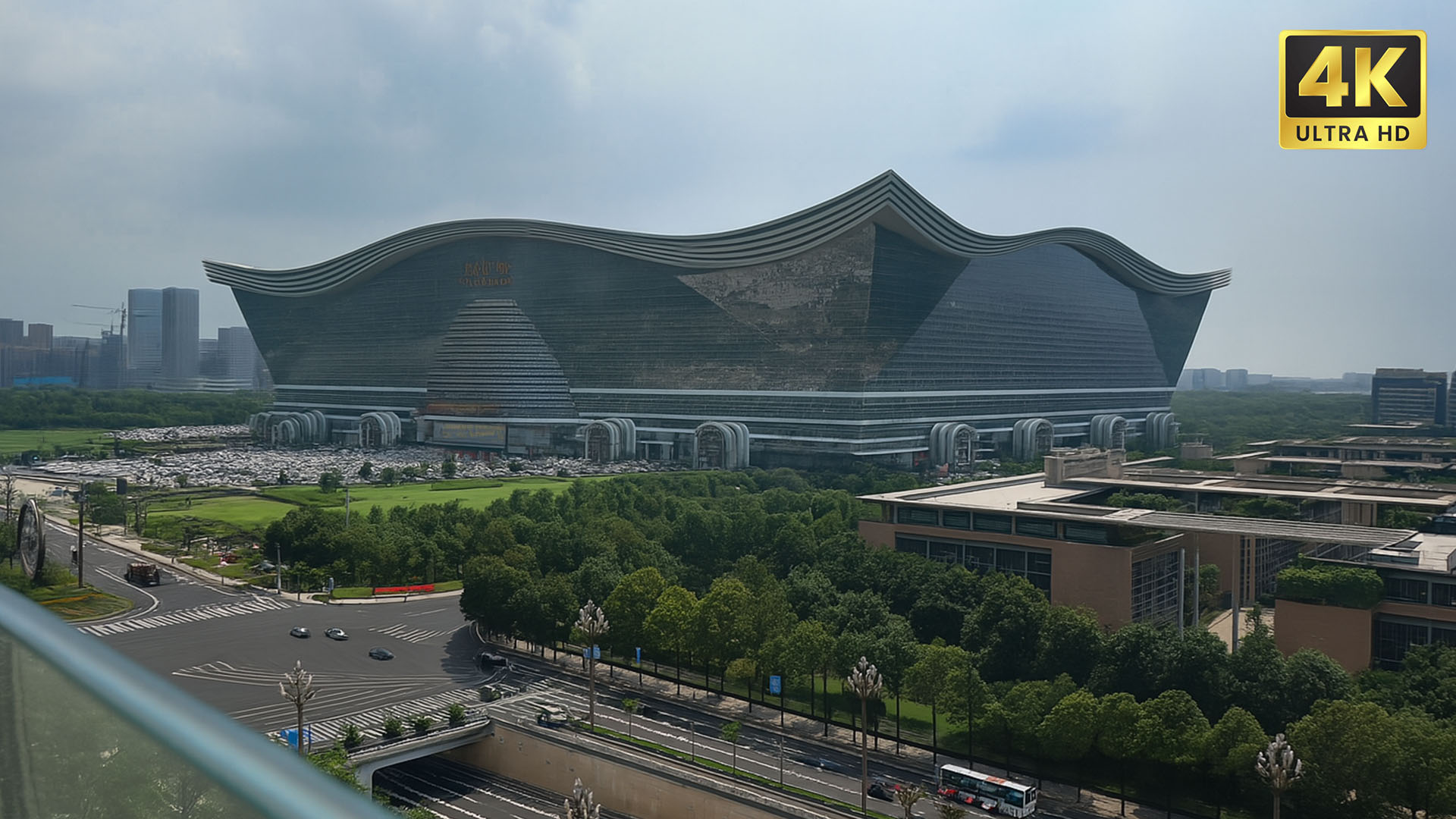 À l’intérieur du plus grand bâtiment du monde : Une ville entière sous ...